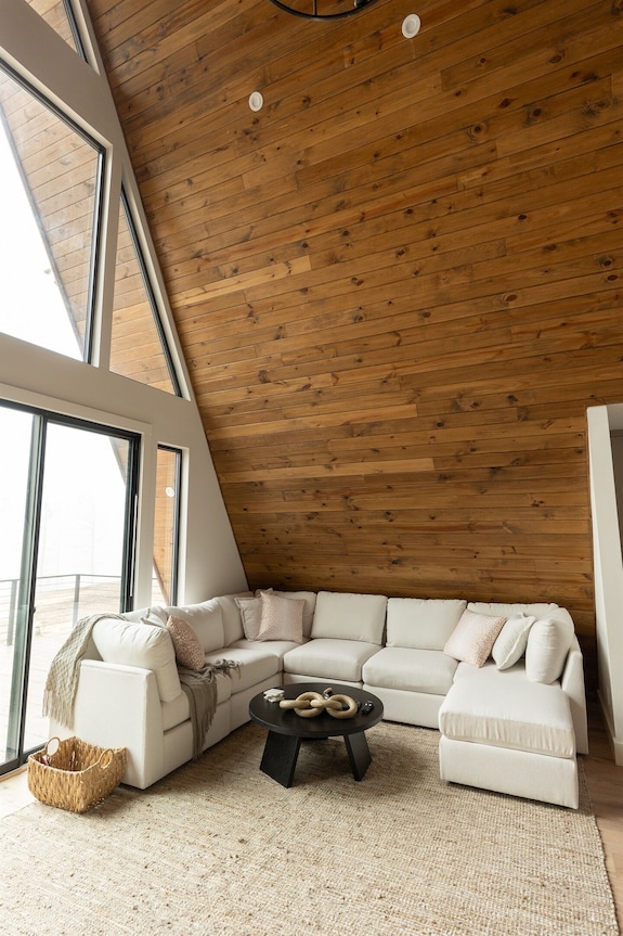 Two Renovated Houses, Sleeps 19: Mid-lake, Hot Tub - Louisiana