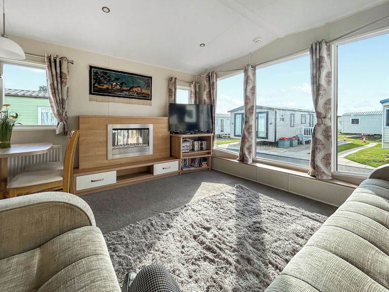 3 Bedroom Accommodation In California Cliffs - Norfolk