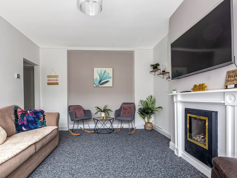 6 Bedroom Accommodation In Leicester - Leicester