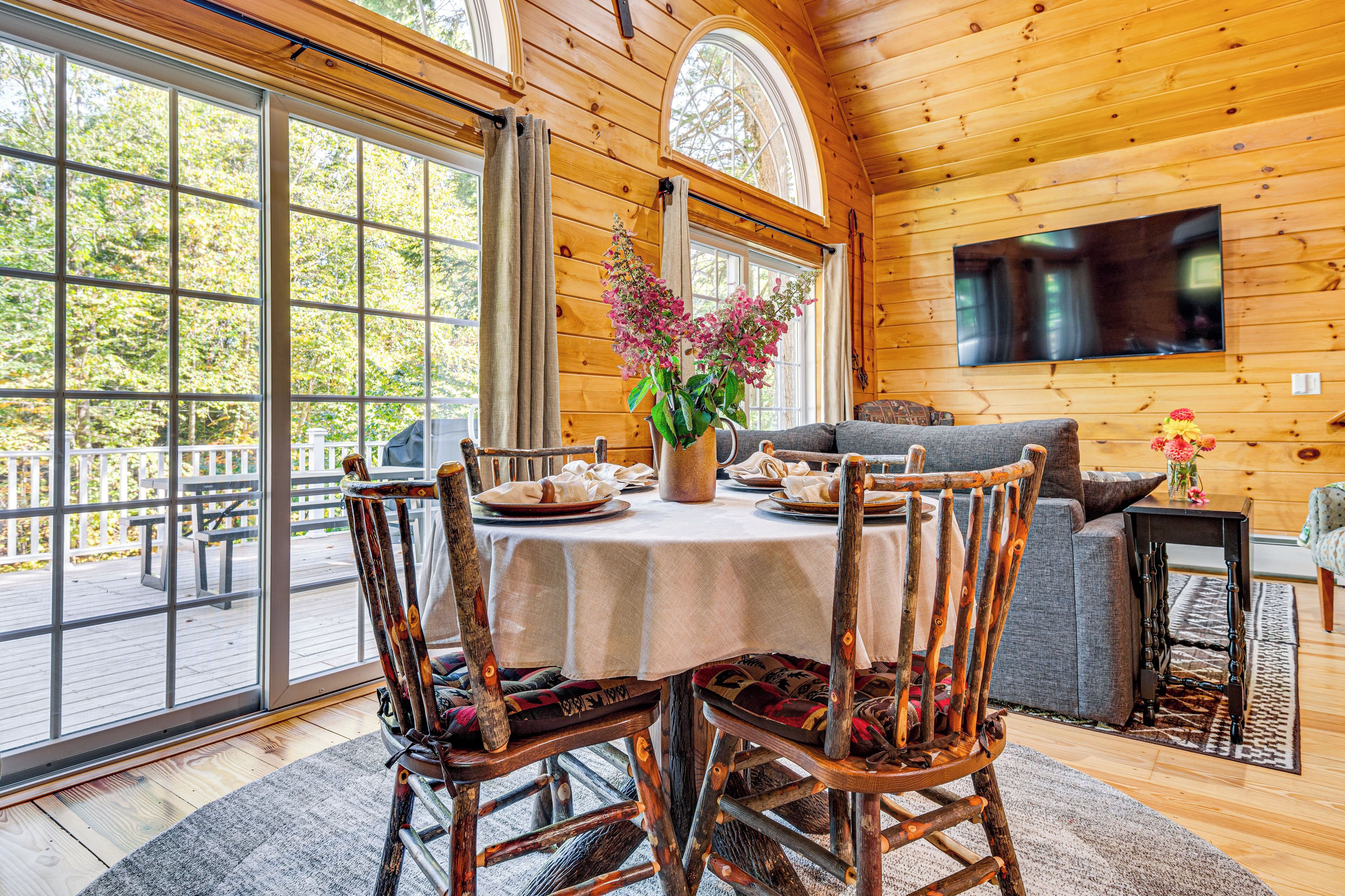 On Baxter Lake: Wooded Retreat Near Trails - Rochester, NH