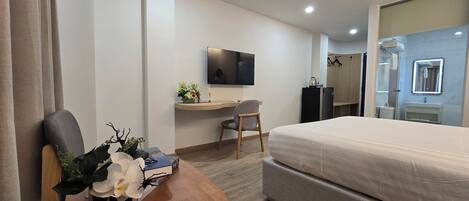 Quarto Duplo Superior | Secretária adequada para computadores portáteis