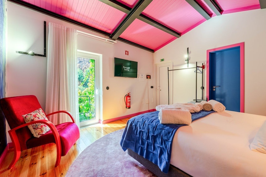Color Room At The Mill Retreat By Portugal Active - Moimenta da Beira