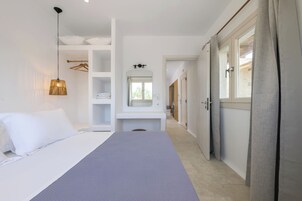 Cortinas blackout, ferros/tábuas de passar roupa, Wi-Fi de cortesia