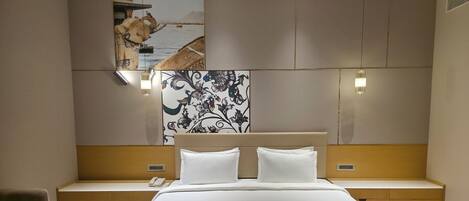 Suíte estúdio júnior, 1 cama King, vista para a cidade | Cofres nos quartos, escrivaninha, cortinas blackout