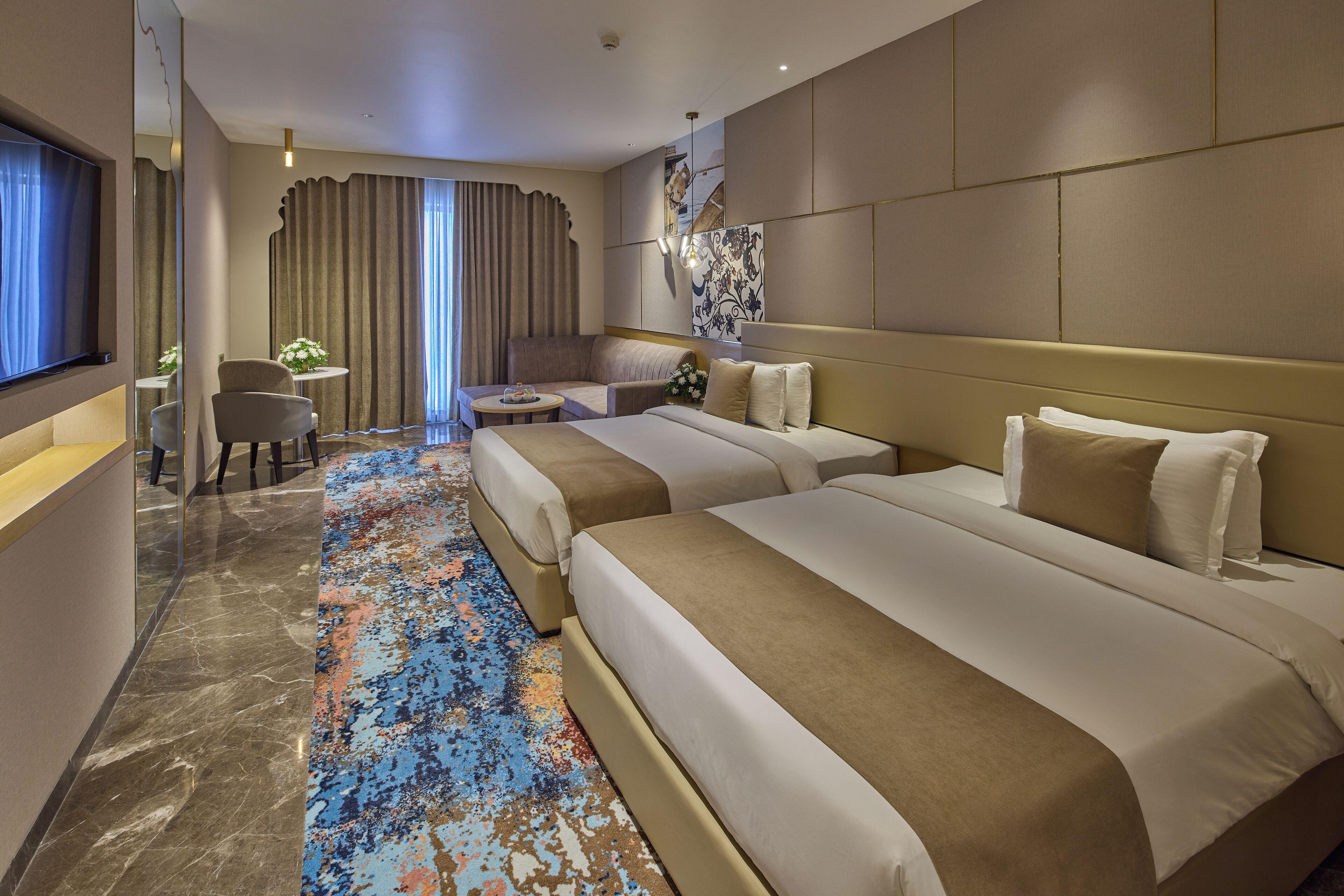 Family Room | Roupa hipoalergénica, minibar, cofre no quarto, secretária 