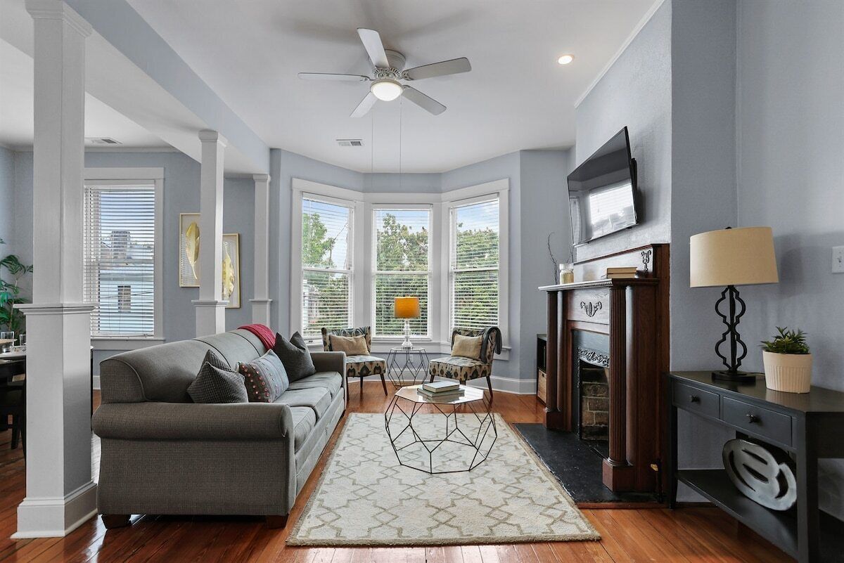 Historic Flat Near Forsyth & Dining  Prime Area - Savannah, GA