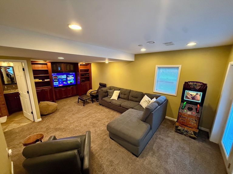 Cozy Log Cabin Overlooking A Pond With A Fire Pit, Game Area And Rustic Charm - Illinois