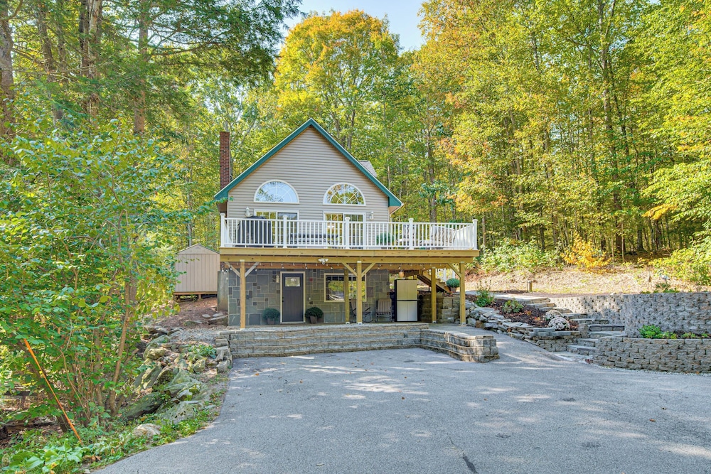 On Baxter Lake: Wooded Retreat Near Trails - Rochester, NH