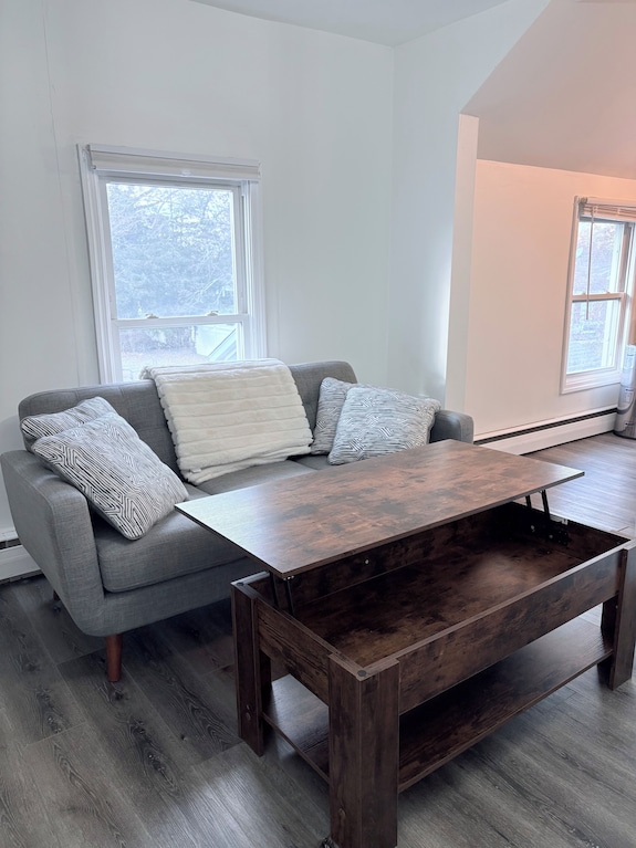 Peaceful Private 2-bedroom House In Bayport.amazing Location! - Holbrook, NY