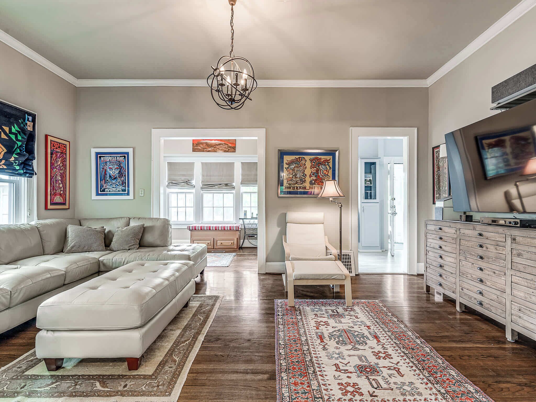 Your Cozy 3-bedroom Tulsa Retreat  Comfort, Style & Convenience - Tulsa, OK