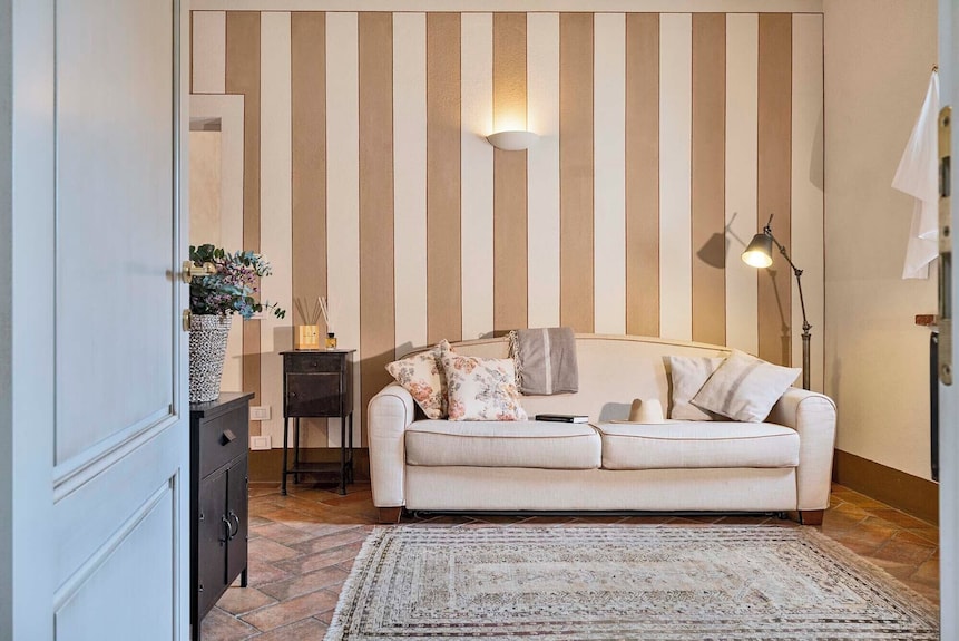 Spacious 10-bedroom Villa In Awesome Vinci With Ac - Vinci