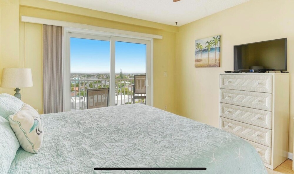Collwood Condos Top floor 2 bed 2 bath within walking distance of John ...