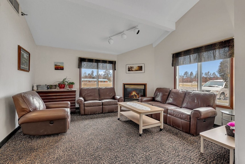 Nisswa Hotel & Suites Gull Lake Grand Family Suite · King + 2 Queens · Kitchenette - Minnesota