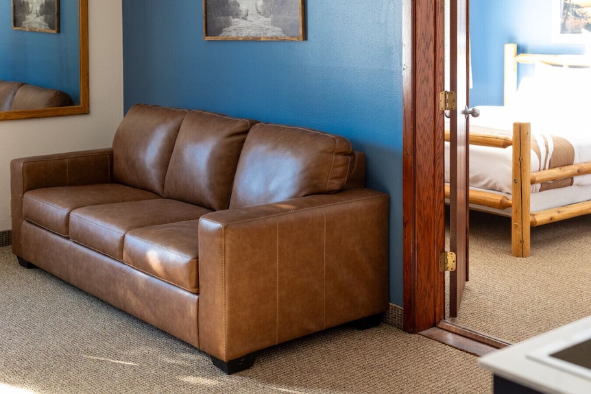 Nisswa Hotel & Suites Gull Lake Grand Family Suite · King + 2 Queens · Kitchenette - Minnesota