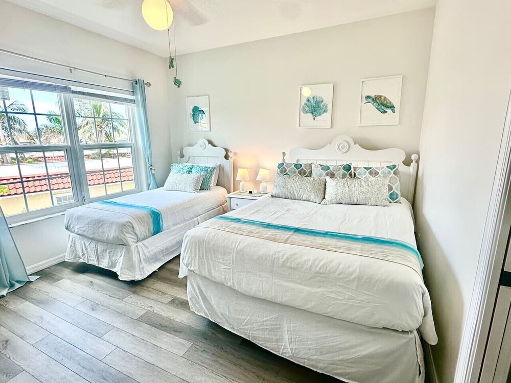 Beach and Bay Bliss at Bermuda Bay Club/Poolside - Bradenton Beach | Vrbo