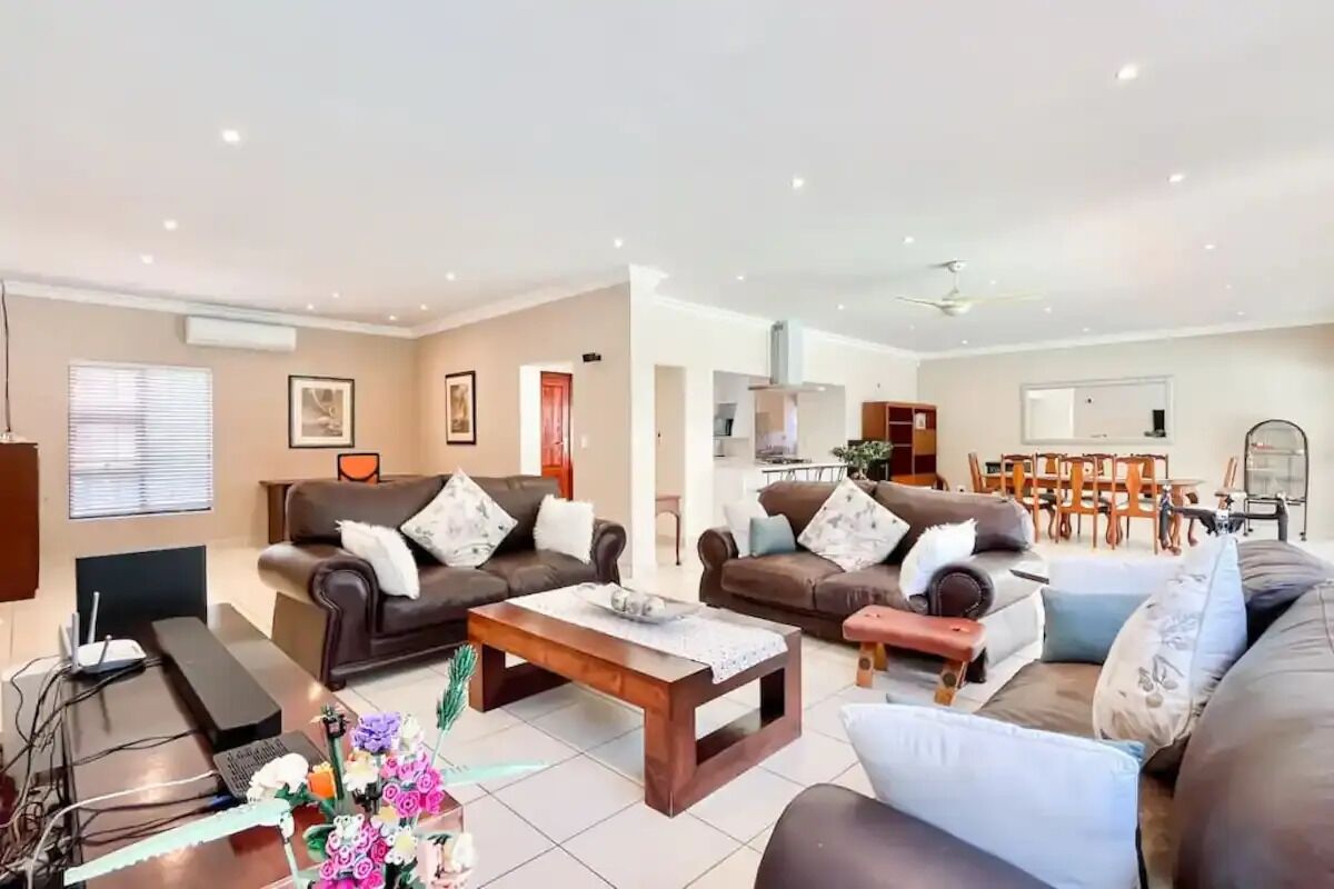 Big Family Home Pool  Solar  Space To Breathe - 