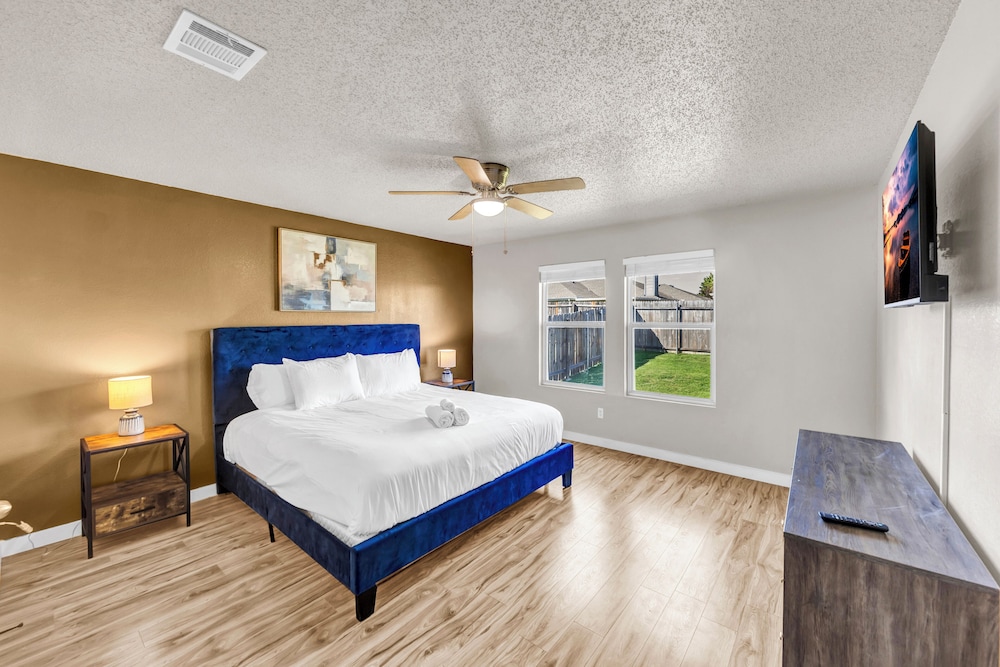 Modern 4BR McKinney Home • Work & Family Ready • Near Frisco & Allen ...