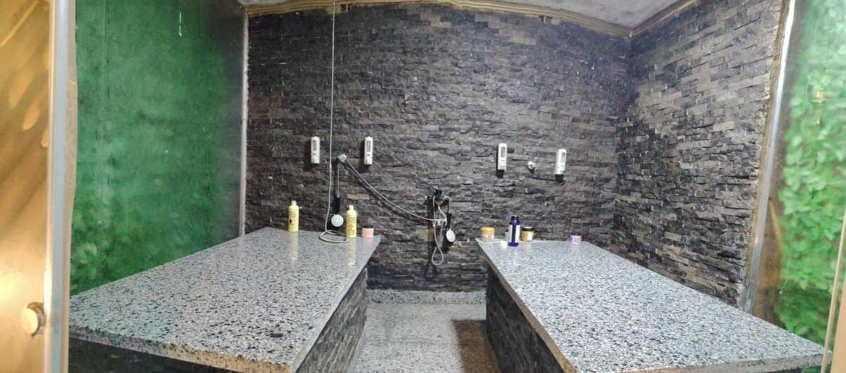 Tratamentos corporais, massagens com pedras quentes