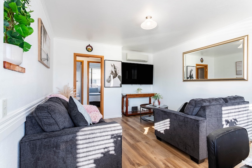 Deluxe Two-bedroom Family Apartment - Upper Hutt