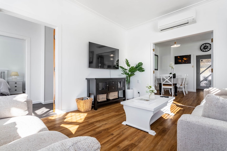 Deluxe Three Bedroom Villa - Upper Hutt