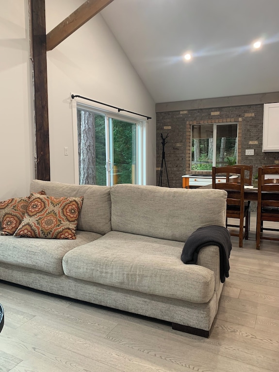 Oceanfront Views, Full Kitchen, Wi-fi ~ Where The Forest Meets The Ocean - Salt Spring Island