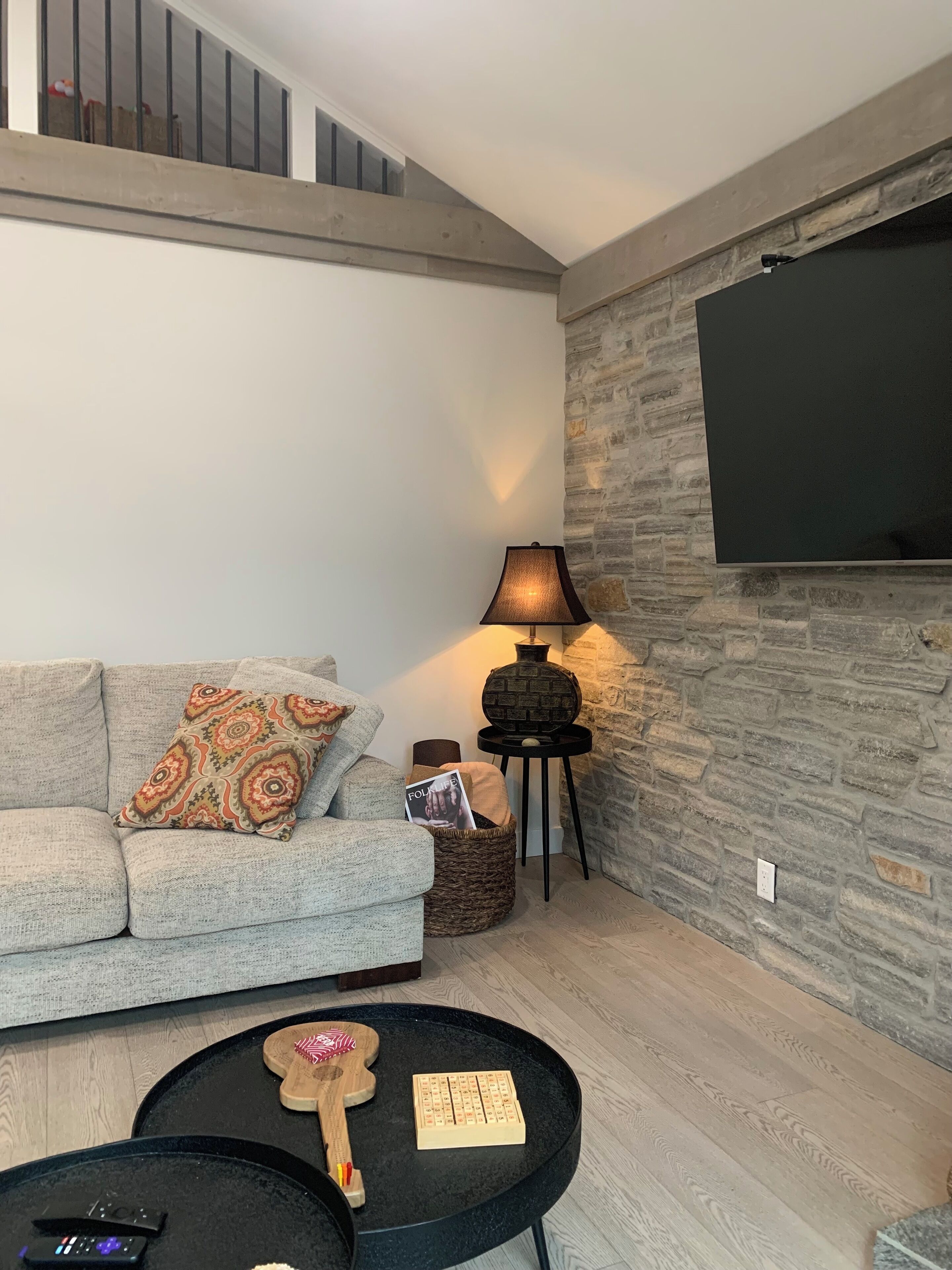 Oceanfront Views, Full Kitchen,  Wi-fi ~ Where The Forest Meets The Ocean - Salt Spring Island