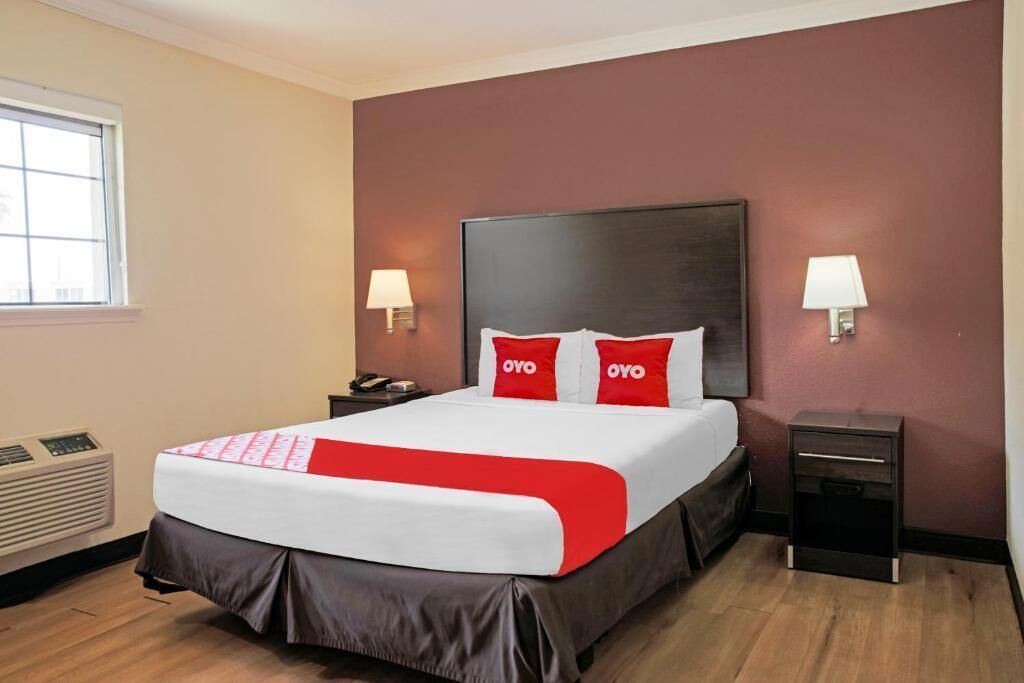 Comfortable Unit Close To Airport - Free Parking And Pet Friendly Pool - McAllen