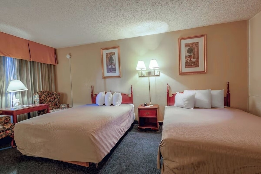 Convenient Stay W/ Satellite Tv & Restaurants Nearby Along Historic Highway 66 - 갤럽