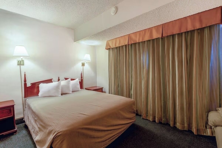 Road Trip Ready Room W/ Free Parking & Easy Access To Interstate 40 Routes - 갤럽