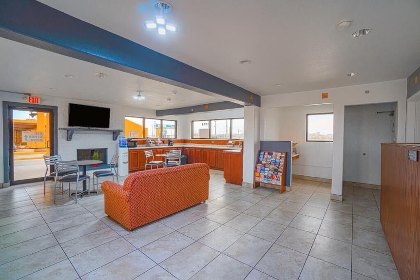 Discover Pet Friendly Room With Free Parking Near King Ranch Museum - Kingsville, TX