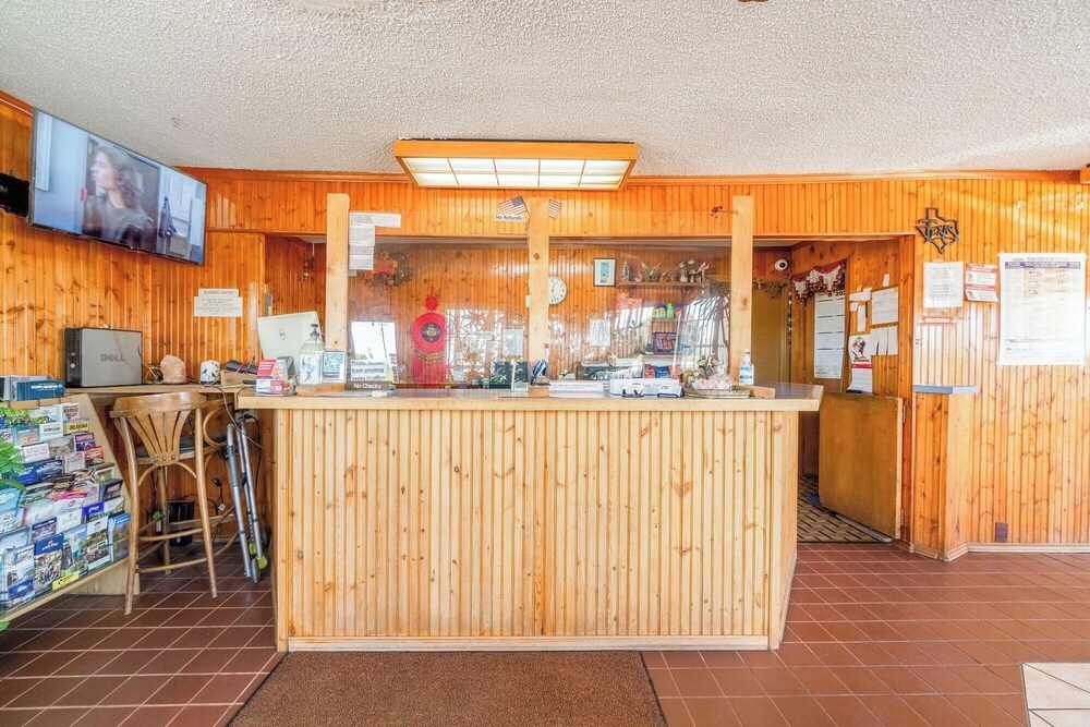 Convenient Pet-Friendly Stay Near Red River – Scenic Drives & Local ...