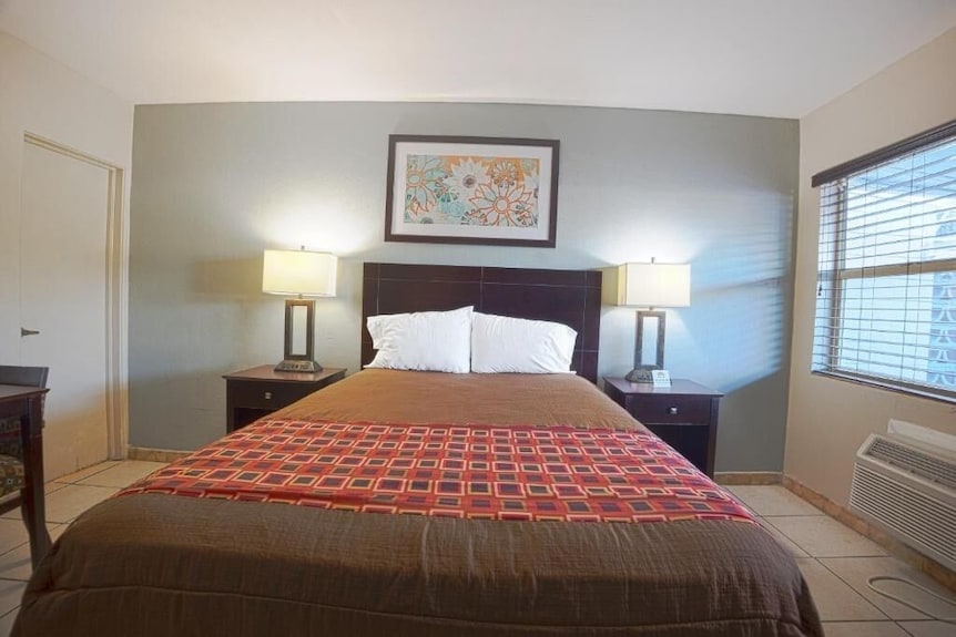 Escape To A Titusville Modern Room Near Chain Of Lakes Park - Titusville