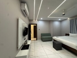 Quarto Duplo de Luxo | Secretária, secretária adequada para computadores portáteis 