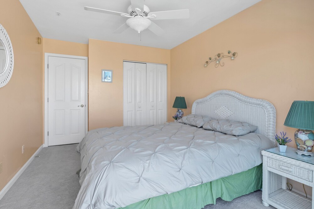 Ocean Pines Family Beach Retreat~Jetted Tub~King Bed~Golf 3 bd 2.5 ...