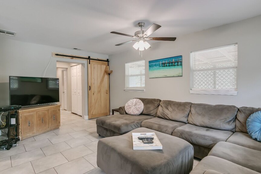 Melbourne 6 Bed/2 Bath Sleeps 12 Beds 5king/1qn - Melbourne Beach, FL