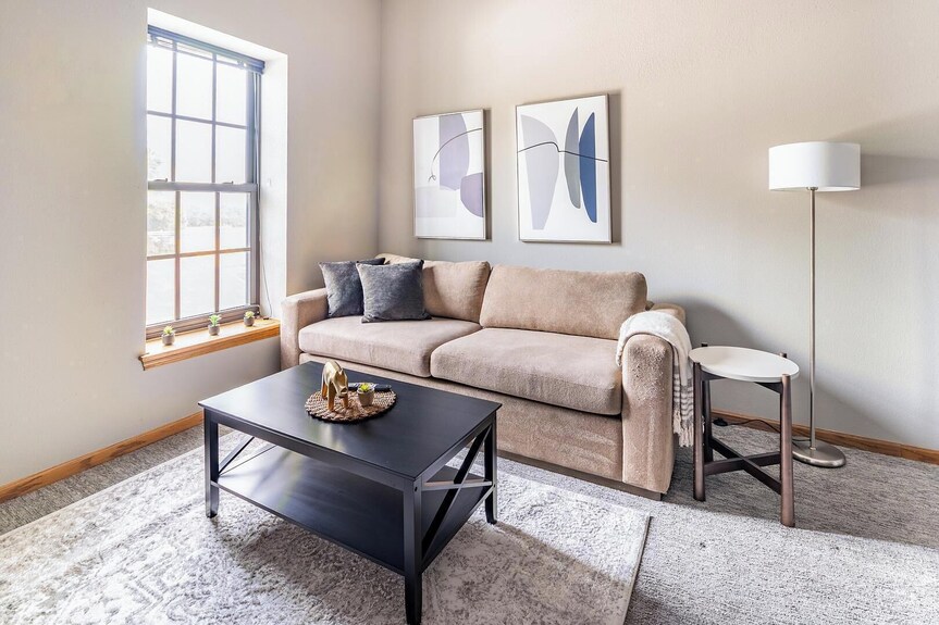 Landing | Spectacular 1bd, Courtyard - Platte City, MO