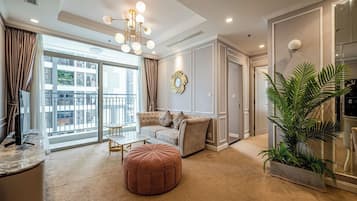 Apartamento de Luxo, 2 quartos, varanda, Vista para a cidade | Roupa hipoalergénica, minibar, com decoração personalizada