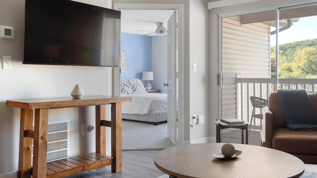 Landing | Beautiful 2bd, Gym, Clubhouse - Eureka, MO