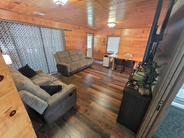 Birdhouse Dome Cabin - Hottub - Kayaks - Disc Golf - Indiana