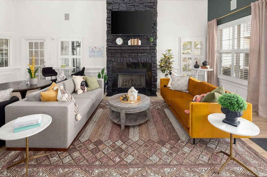 Landing | Chic 2bd, Gym - Monroe, NC