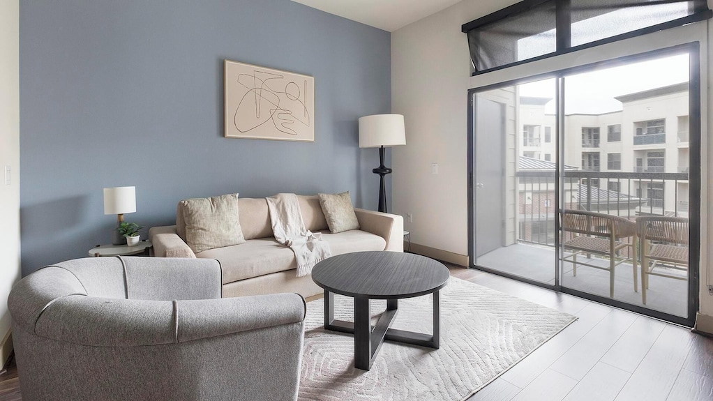 Landing | Stunning 1bd, Pool, Game Room - Bellaire, TX