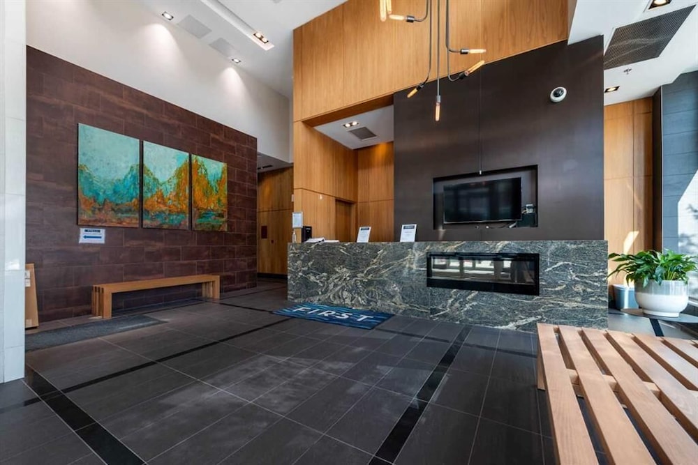 Executive 1-Bed + Office Loft – Prime Riverfront, Gym, Near Stampede ...