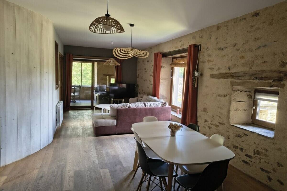 Apartamento Familiar, vista para o jardim | Sala de estar | Livros 
