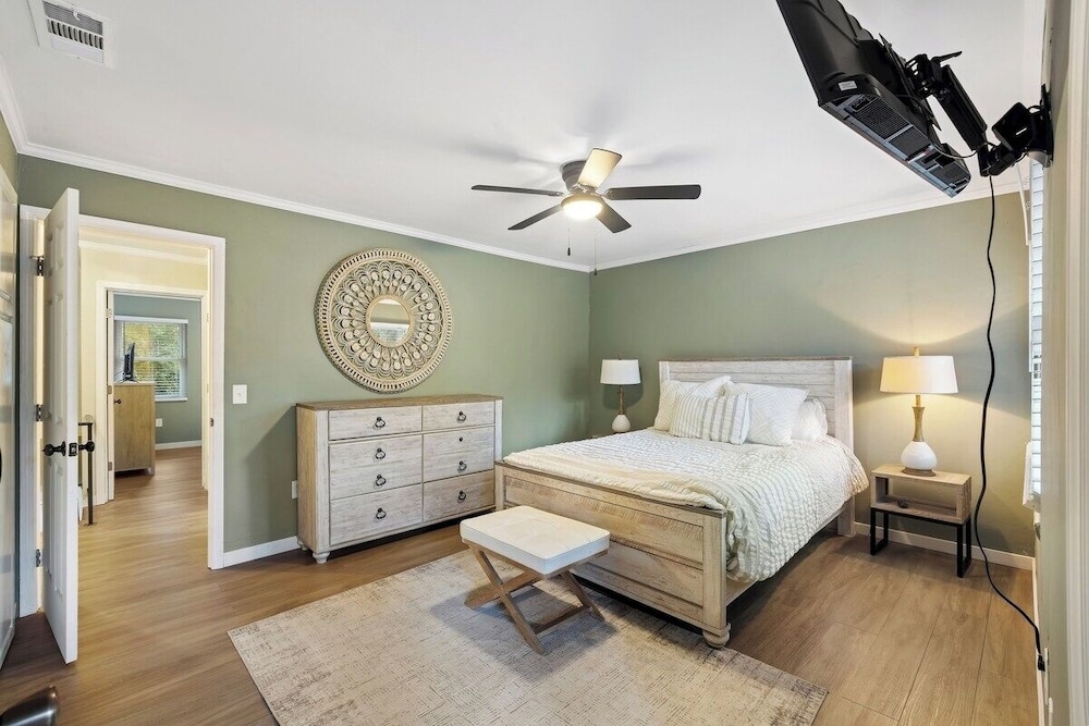 Stylish 2br Townhome Near Bradley Beach + Pool - South Carolina