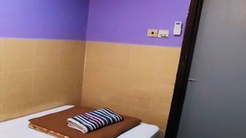 Quarto Individual Standard | Secretária, ferro/tábua de engomar, Wi-fi grátis