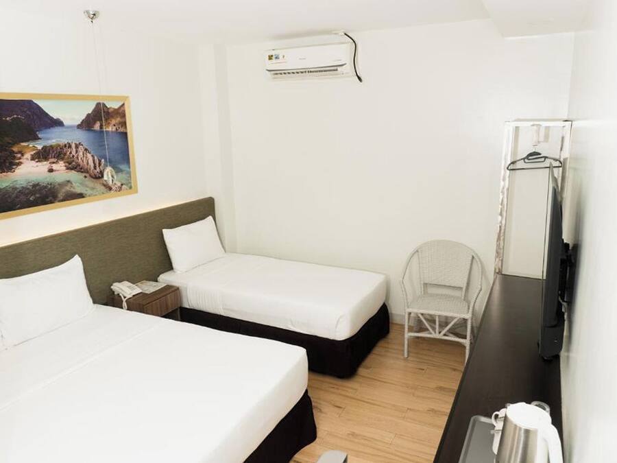 Quarto luxo | Escrivaninha, Wi-Fi de cortesia, roupa de cama