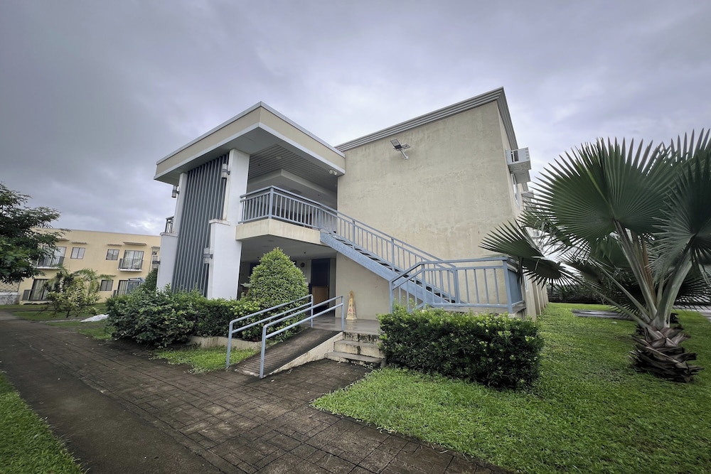 Palm Cabanas Resort - 