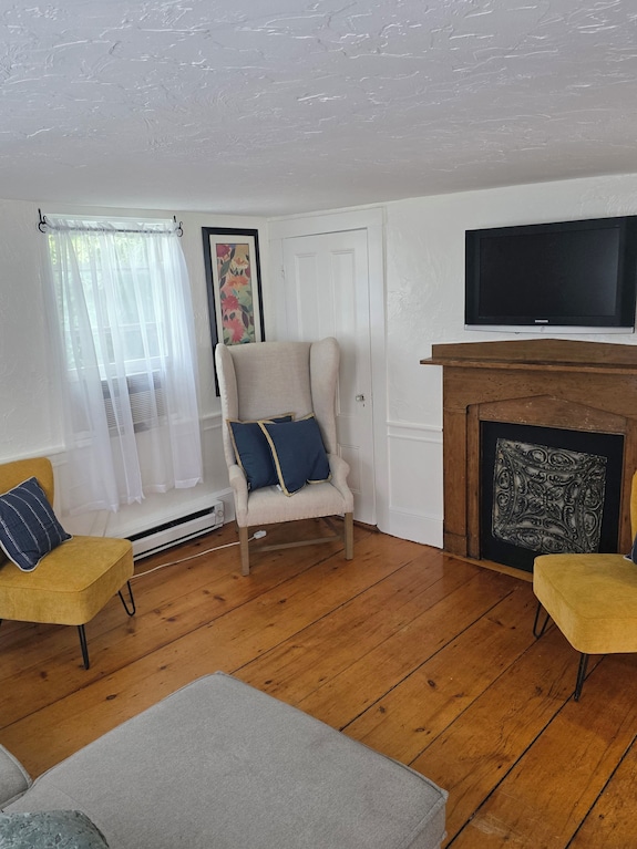 Charming 1-bedroom Condo In Marvelous Marblehead With Hidden Patio - Marblehead, MA