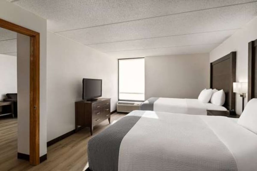 Large And Rare 1-bedroom Retreat With Gym, Bar, Pool & More Pet-friendlyoptions - Minnesota