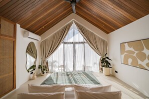 Villa Deluxe, 1 cama king-size, vista para a piscina | Lençóis de algodão egípcio, roupa de alta qualidade, cofre no quarto 